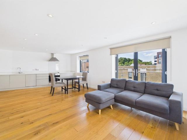 Lambton Road, Raynes Park SW20, 1 bed flat to rent, £1,700 pcm | PrimeLocation