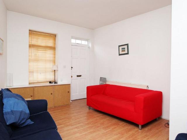 Lamington Street, Hammersmith W6 3 bed terraced house to rent £3,100 pcm £715 pw