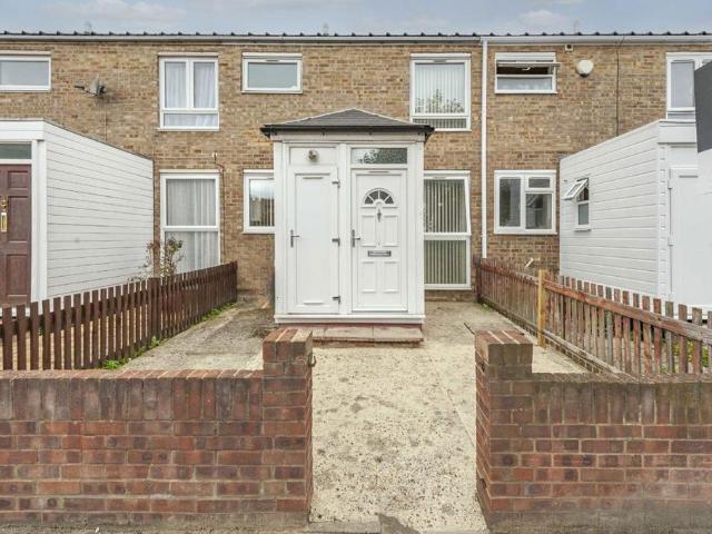 Lammermoor Road, London SW12 3 bed house to rent £3,600 pcm £831 pw