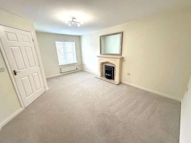 Lampeter Road, Oakhurst, SN25