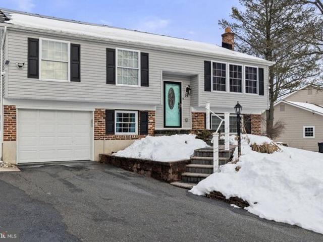 Lamppost Ln, Somerdale, Home For Sale