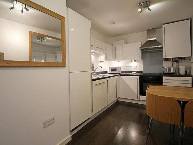 Lampton Avenue, Hounslow, Middlesex. 1 bed flat to rent £1,600 pcm £369 pw
