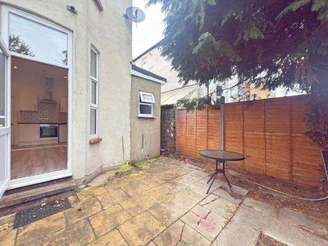 Lampton Road, Hounslow, Middlesex TW3, Studio to rent, £1,250 pcm | PrimeLocation