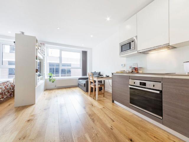 Lampton Road, Hounslow TW3, Studio to rent, £1,400 pcm | PrimeLocation