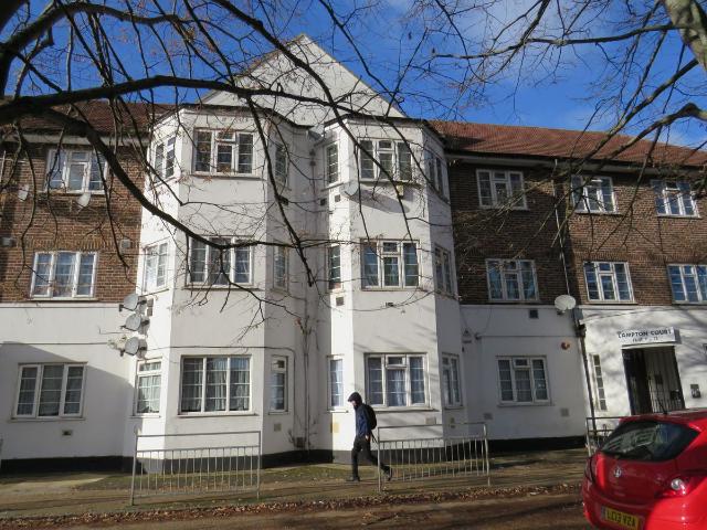 Lampton Road, Hounslow TW3, 2 bed flat to rent, £1,800 pcm | PrimeLocation