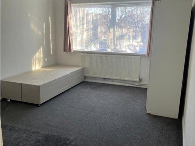 Lampton Road, Hounslow TW3, 2 bed flat to rent, £1,900 pcm | PrimeLocation
