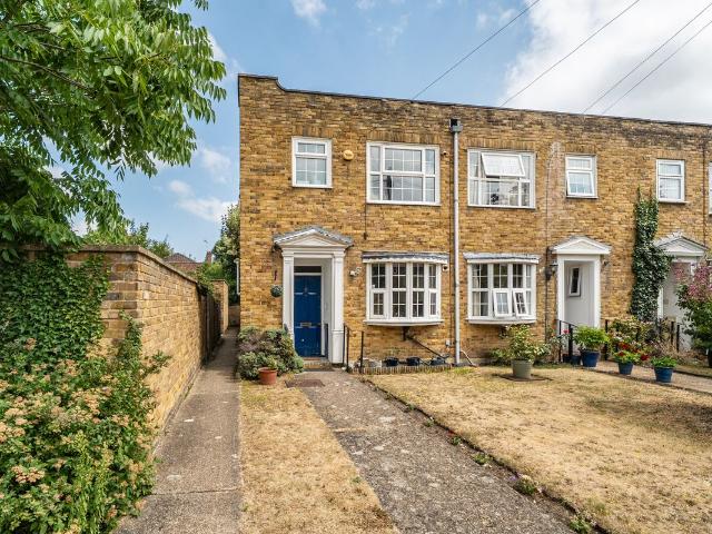 Lantern Walk, Maidenhead SL6, 3 bed end terrace house to rent, £2,400 pcm | PrimeLocation
