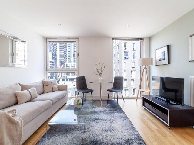 Lanterns Way, London E14 1 bed flat to rent £2,650 pcm £612 pw