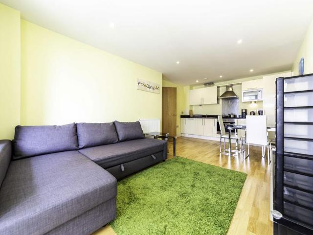 Lanterns Way, London E14 1 bed flat to rent £2,050 pcm £473 pw