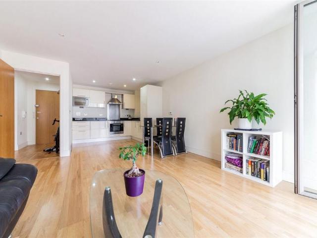 Lanterns Way, London E14 1 bed flat to rent £2,200 pcm £508 pw