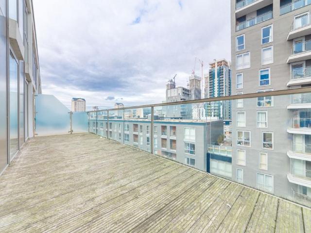 Lanterns Way, London E14 1 bed flat to rent £2,250 pcm £519 pw