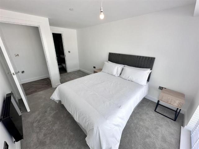 Lanterns Way, London E14, 2 bed flat to rent, £2,549 pcm | PrimeLocation