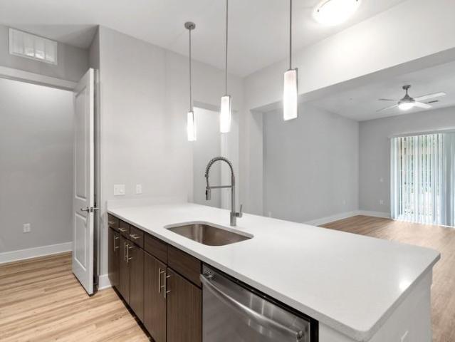 Lantower Weston Corners 1 Bedroom Apartment for Rent at 6000 Elevate Cir, Cary, NC 27513