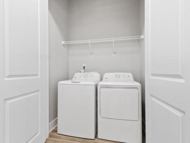 Lantower Weston Corners 1 Bedroom Apartment for Rent at 6000 Elevate Cir, Cary, NC 27513