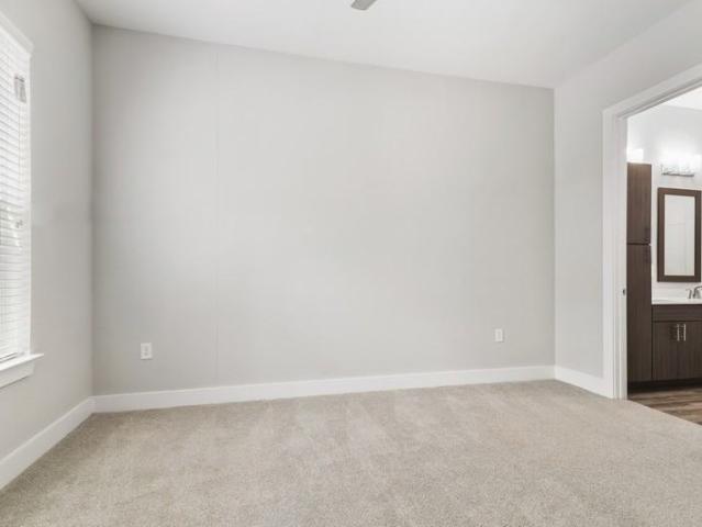 Lantower Weston Corners 2 Bedroom Apartment for Rent at 6000 Elevate Cir, Cary, NC 27513