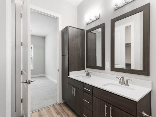 Lantower Weston Corners 2 Bedroom Apartment for Rent at 6000 Elevate Cir, Cary, NC 27513