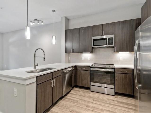 Lantower Weston Corners 2 Bedroom Apartment for Rent at 6000 Elevate Cir, Cary, NC 27513