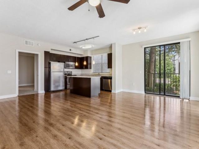Lantower Westshore 2 Bedroom Apartment for Rent at 4504 W Spruce St, Tampa, FL 33607 Carver City Lincoln Gardens