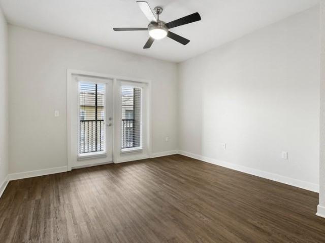 Lantower Brandon Crossroads 1 Bedroom Apartment for Rent at 10440 Sanderling Shores Dr, Tampa, FL 33619