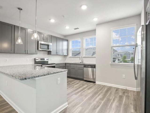 Lantower Garrison Park 2 Bedroom Apartment for Rent at 2725 Reseda Pl, Charlotte, NC 28262 Mallard Creek Withrow Downs