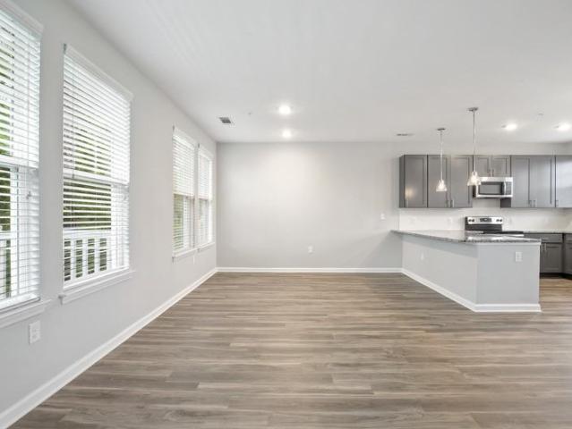 Lantower Garrison Park 2 Bedroom Apartment for Rent at 2725 Reseda Pl, Charlotte, NC 28262 Mallard Creek Withrow Downs