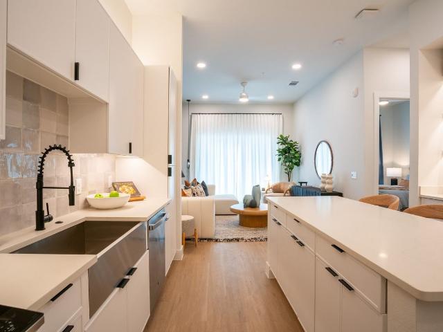 Lantower Midtown 1 Bedroom Apartment for Rent at 10658 N Central Expy, Dallas, TX 75231