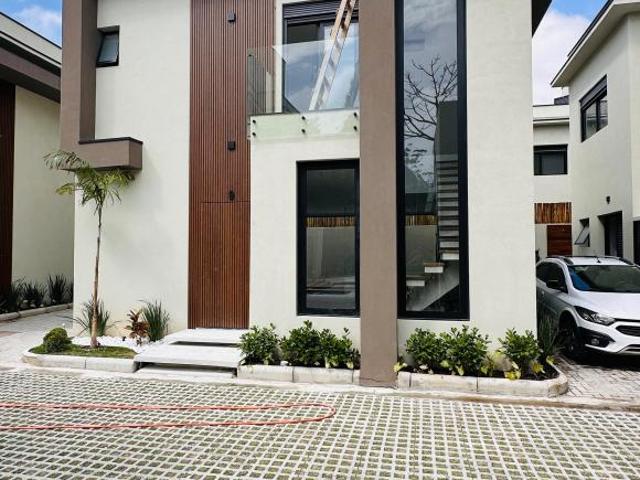 Lançamento casa dentro de residencial pérola de Camburi