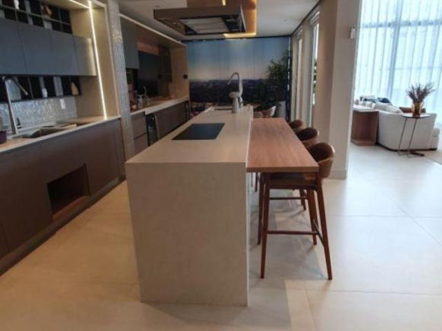 Lançamento de apartamentos de 201m2, com living alto, 03 suítes, entrega agosto 2028
