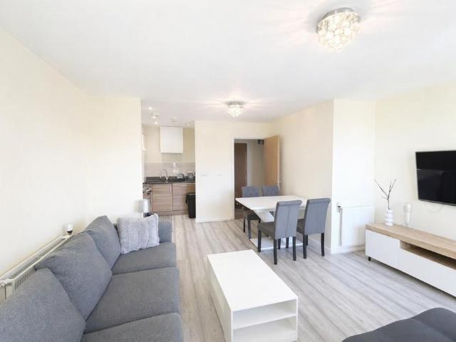 Lanacre Avenue, Colindale, NW9 2 bed apartment to rent £1,895 pcm £437 pw