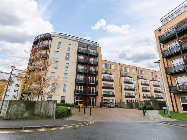 Lanadron Close, Isleworth TW7, 1 bed flat to rent, £1,500 pcm | PrimeLocation