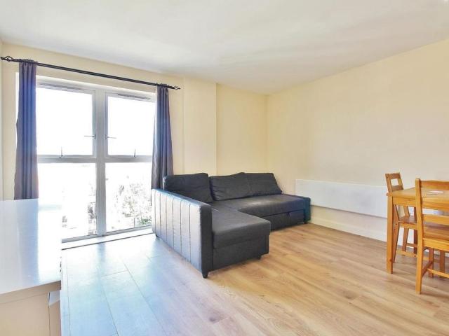 Lanadron Close, Isleworth TW7, 1 bed flat to rent, £1,600 pcm | PrimeLocation