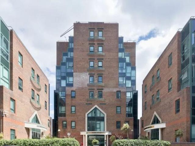 Lanark Square, LimeHarbour, Cross. 1 bed apartment to rent £2,002 pcm £462 pw