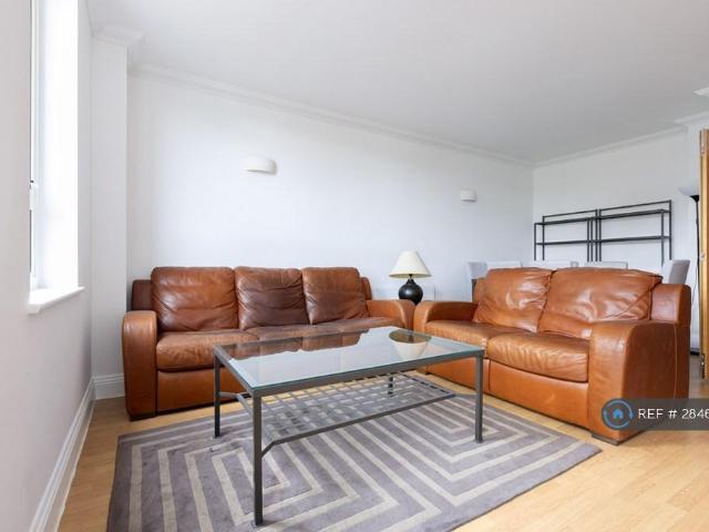Lanark Square, London, E14 1 bed flat to rent £2,000 pcm £462 pw