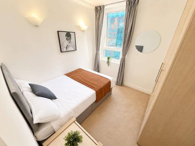 Lanark Square, London E14, Room to rent, £779 pcm | PrimeLocation