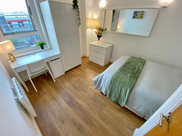 Lanark Square, London E14, Room to rent, £950 pcm | PrimeLocation