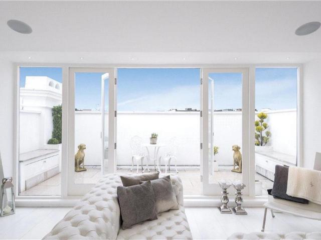 Lanark Road, Little Venice, London, W9 3 bed flat to rent £4,749 pcm £1,096 pw