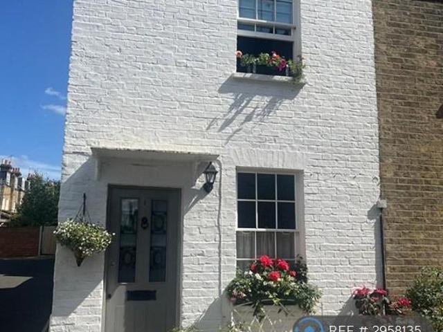 Lancaster Cottages, Richmond, TW10 2 bed end of terrace house to rent £2,600 pcm £600 pw