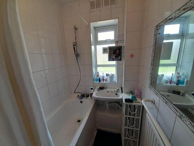 Lancaster Court, Fulham Road 2 bed flat to rent £2,250 pcm £519 pw