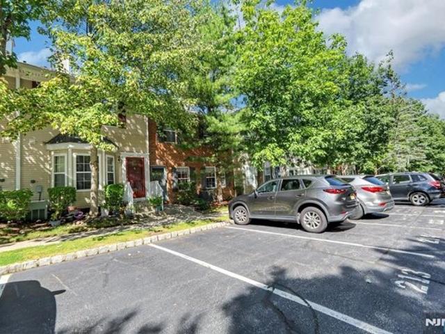 Lancaster Ct, Mahwah, Home For Sale