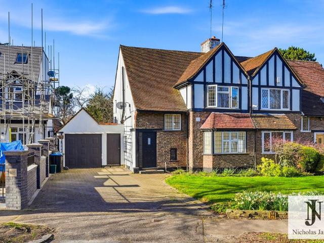 Lancaster Avenue, Hadley Wood, EN4 4 bed semi detached house to rent £4,000 pcm £923 pw