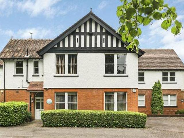 Lancaster Avenue, Hadley Wood, 3 Bedroom Apartment