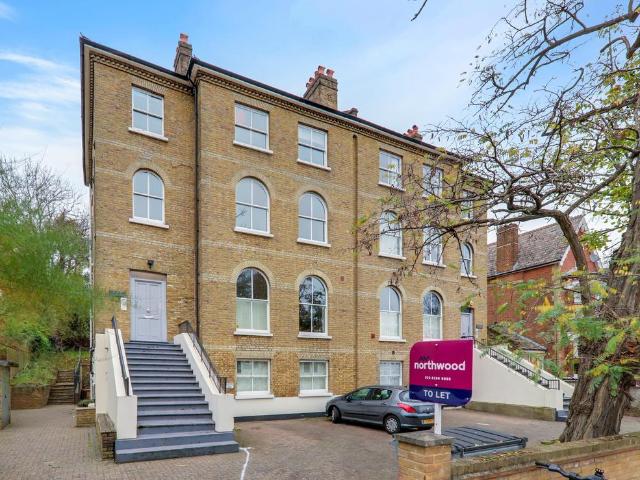 Lancaster Avenue, West Dulwich. 3 bed flat to rent £2,900 pcm £669 pw