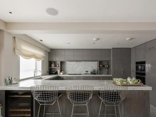 Lancaster Gate, Bayswater, 3 Bedroom Flat