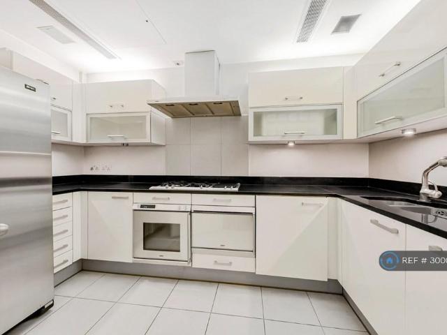 Lancaster Gate, London, W2 2 bed flat to rent £3,500 pcm £808 pw