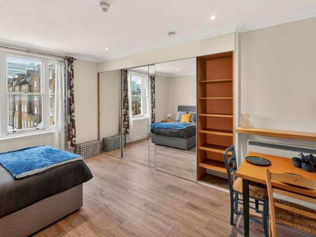 Lancaster Gate, London W2 Studio to rent £1,750 pcm £404 pw