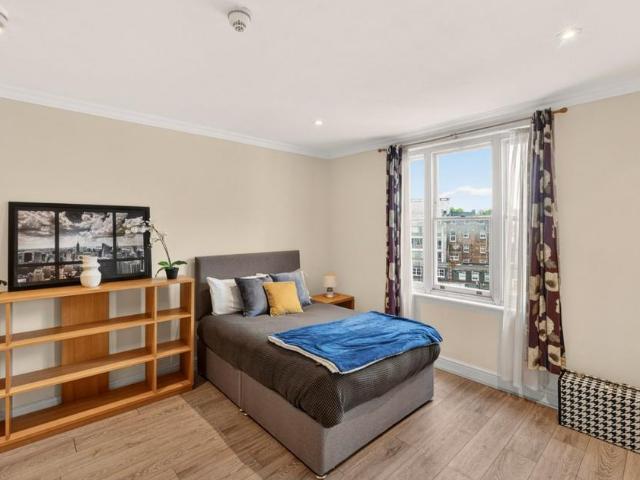 Lancaster Gate, London W2 Studio to rent £1,750 pcm £404 pw