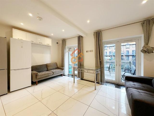 Lancaster Drive, London, E14