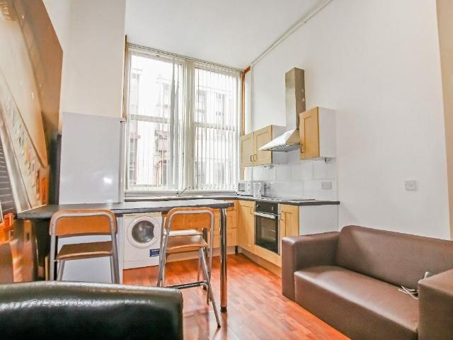Lancaster House, Whitworth Street, Manchester M1, 3 bed flat to rent, £1,450 pcm | PrimeLocation