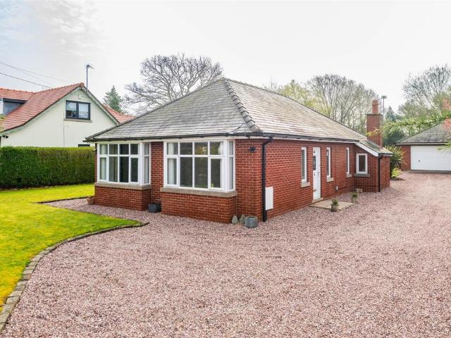 Lancaster Lane, Clayton Le Woods. 3 bed detached bungalow to rent £2,145 pcm £495 pw