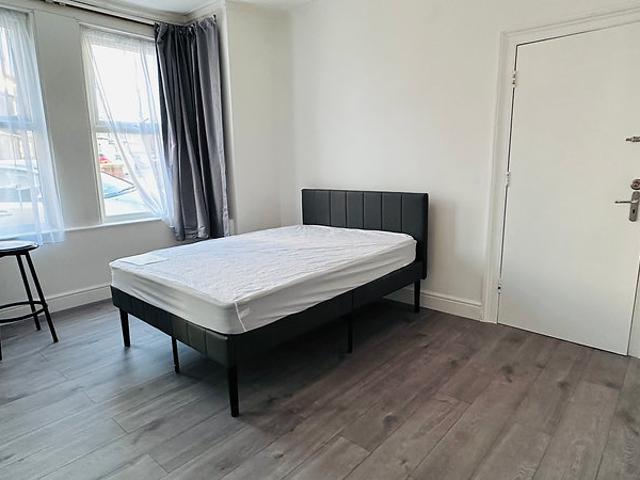Lancaster Road, UB5 4TE